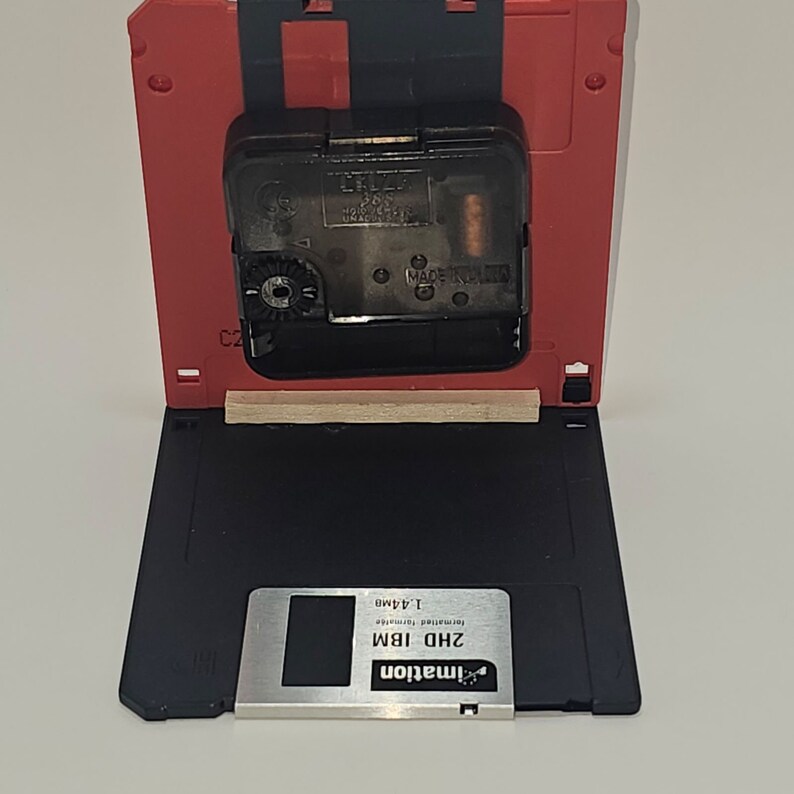 Minimalistic Retro Floppy Disc Desk Clock - Etsy