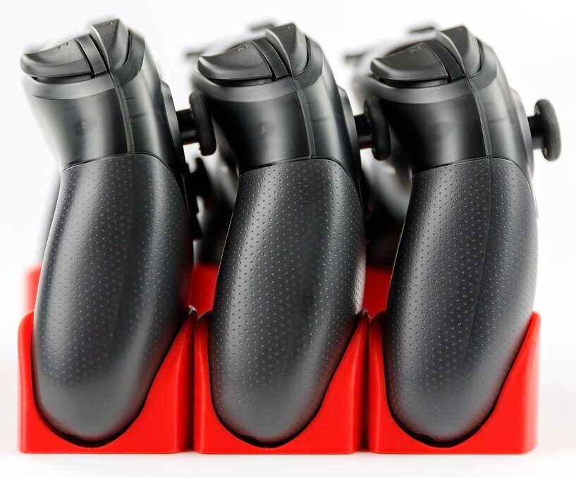 3D Printed Nintendo Switch Pro Controller Stand With Official Switch ...