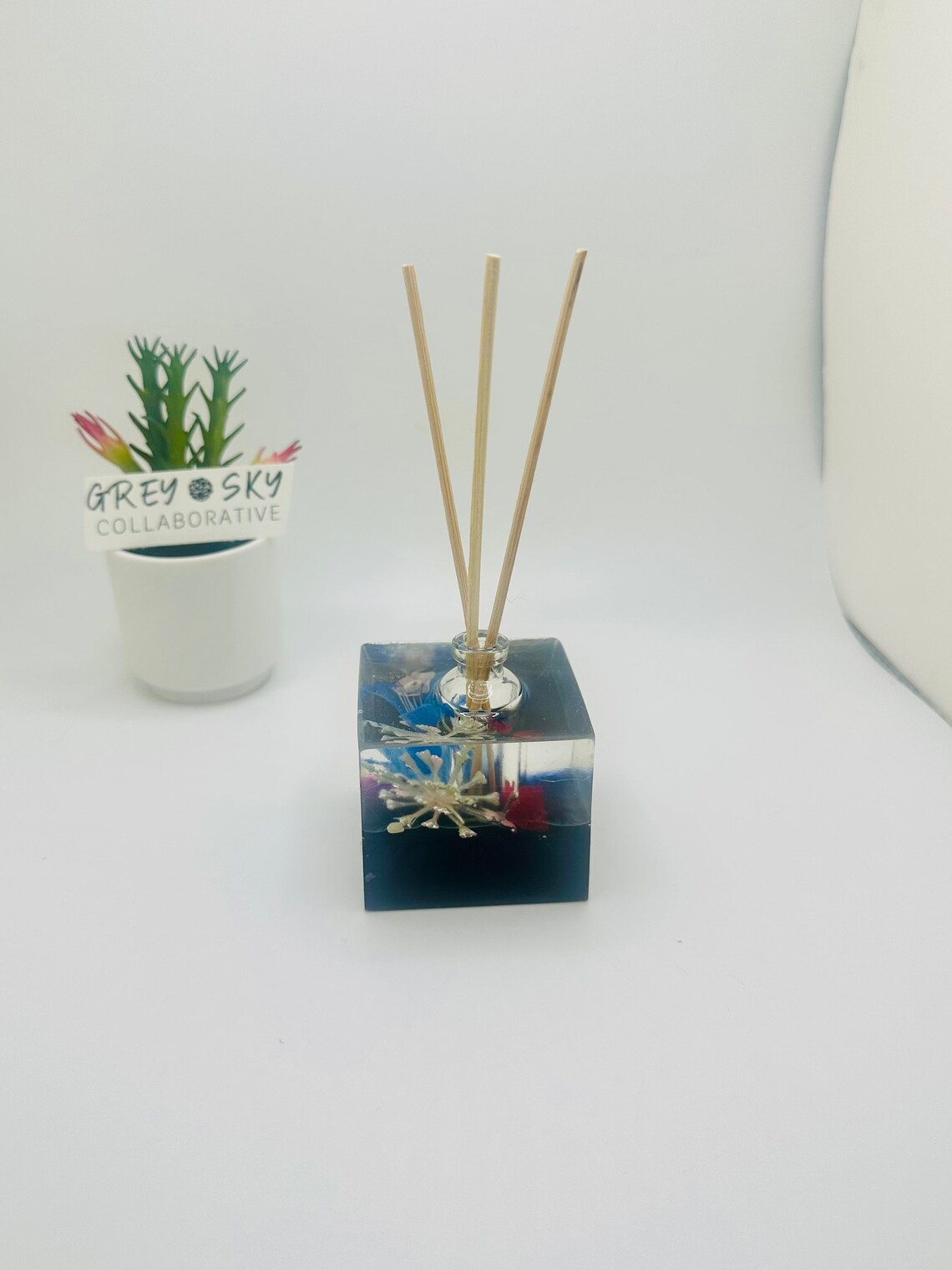 Immersed Flowerbed Mini Scented Oil Diffuser | Epoxy Resin Reed ...