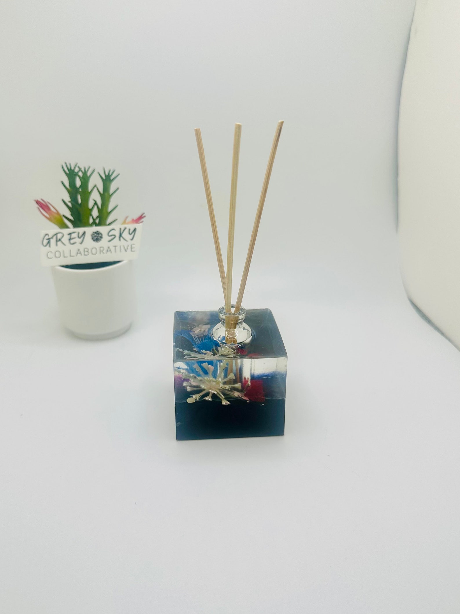 Immersed Flowerbed Mini Scented Oil Diffuser | Epoxy Resin Reed ...