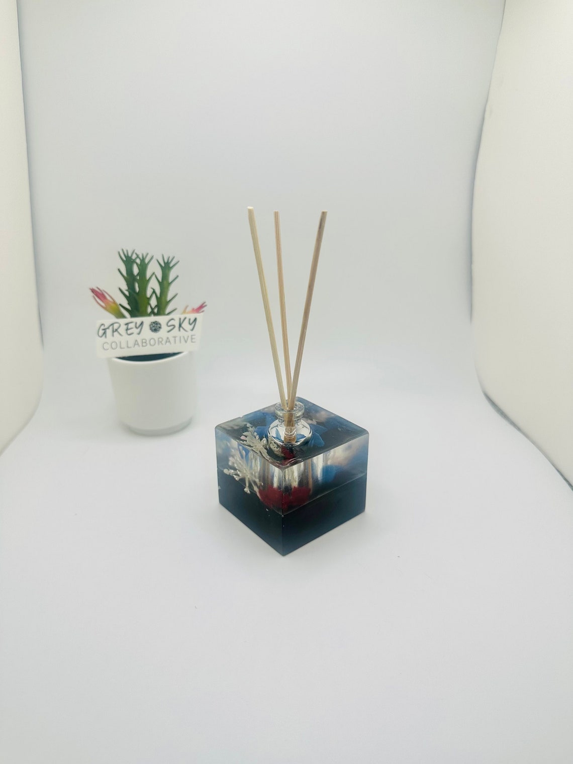 Immersed Flowerbed Mini Scented Oil Diffuser | Epoxy Resin Reed ...
