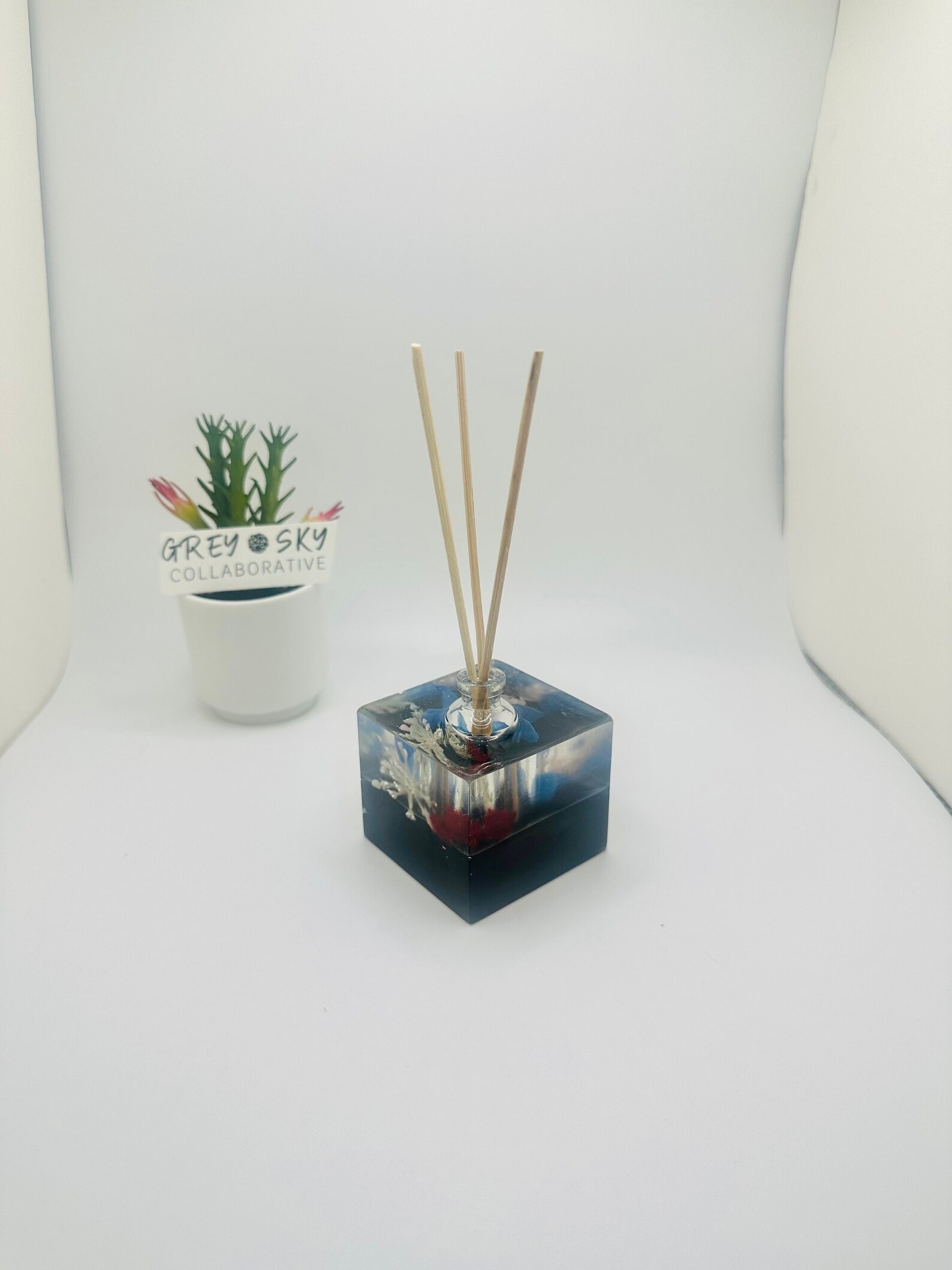 Immersed Flowerbed Mini Scented Oil Diffuser | Epoxy Resin Reed ...