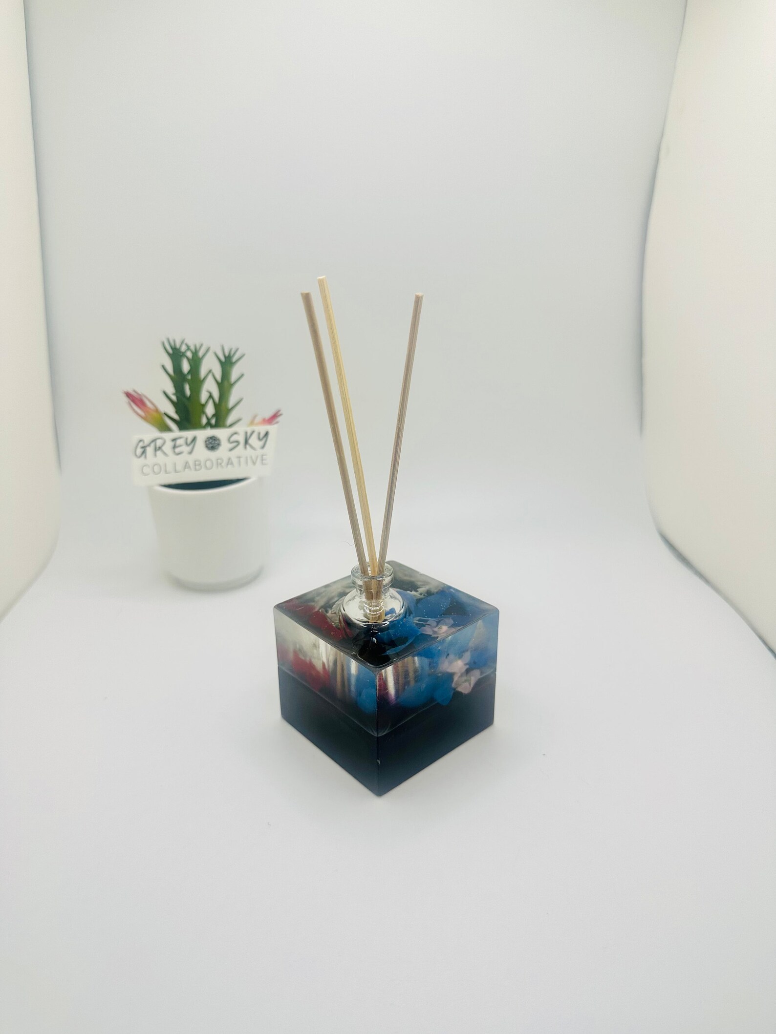 Immersed Flowerbed Mini Scented Oil Diffuser | Epoxy Resin Reed ...