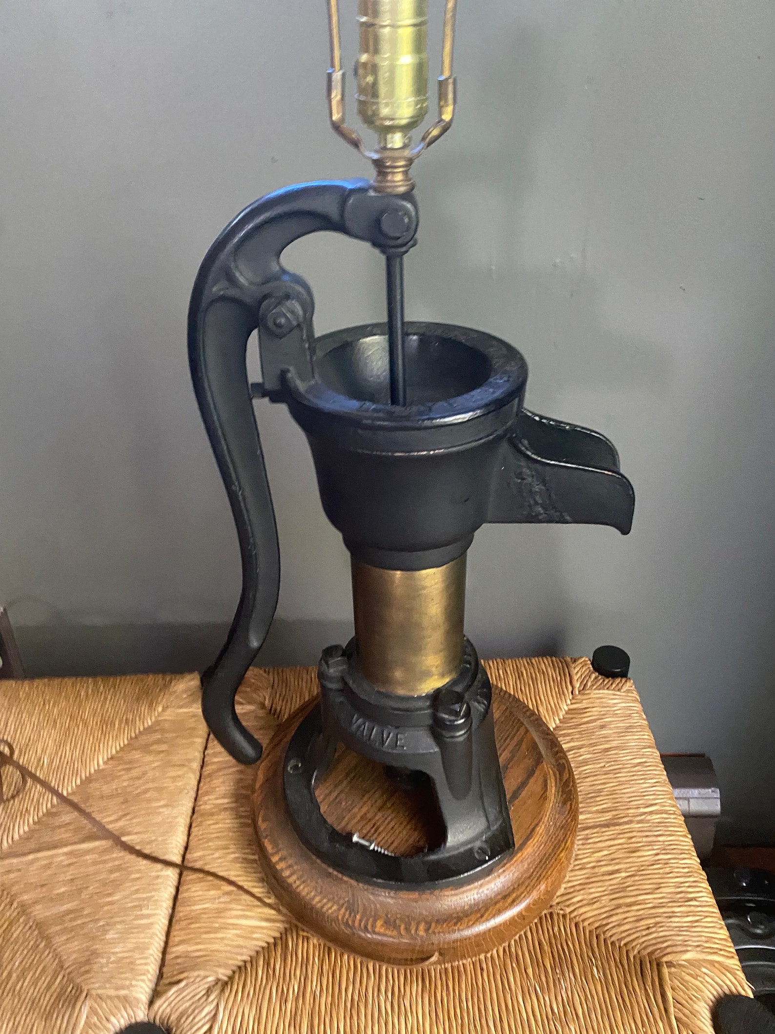 Vintage Repurposed Cast Iron Hand Water Pump Table Lamp - Etsy