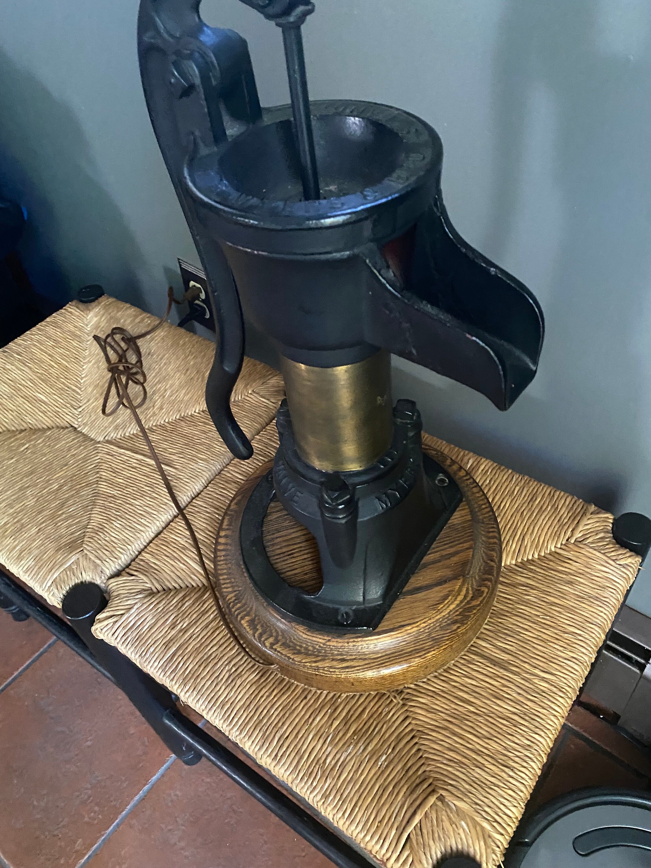 Vintage Repurposed Cast Iron Hand Water Pump Table Lamp - Etsy