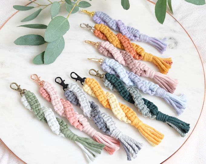 Macrame Key Ring in Pastel Colours, Wedding Favours, Boho Keychain for ...