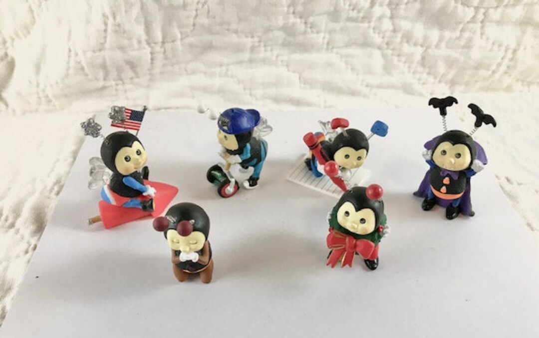 Hallmark Merry Miniatures, "way to Bees" 2000-2001, Are 2" Bee Figures ...