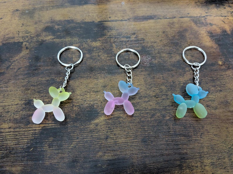 Two-tone Balloon Dog Keychain | Resin Fey Fob | Animal Figurine ...