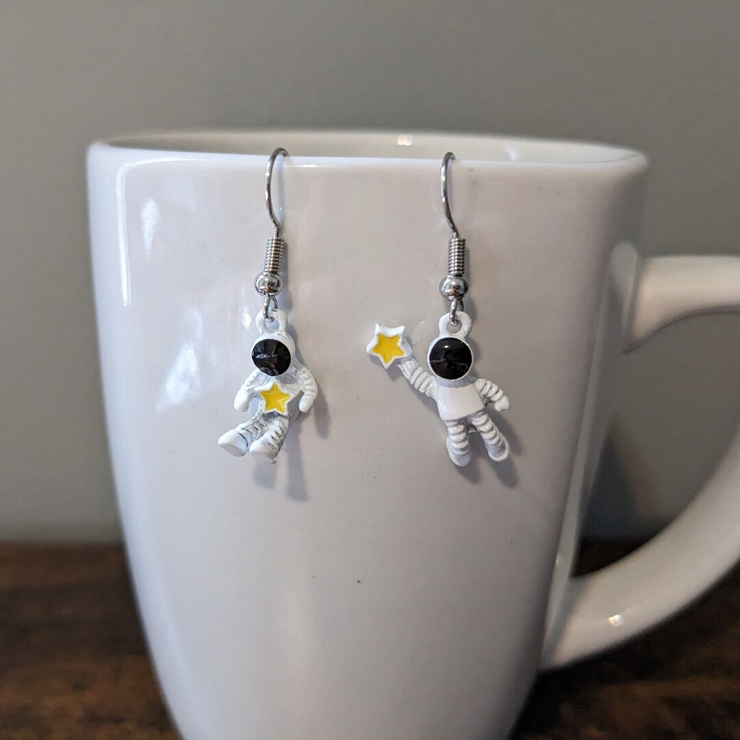 Cute Mismatched Astronaut Dangle Earrings Space Science Dangle Earrings ...