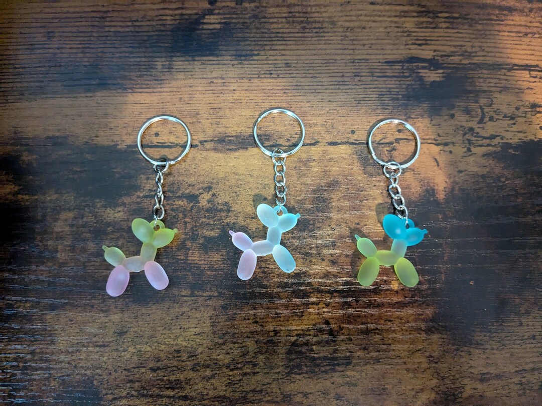 Two-tone Balloon Dog Keychain | Resin Fey Fob | Animal Figurine ...