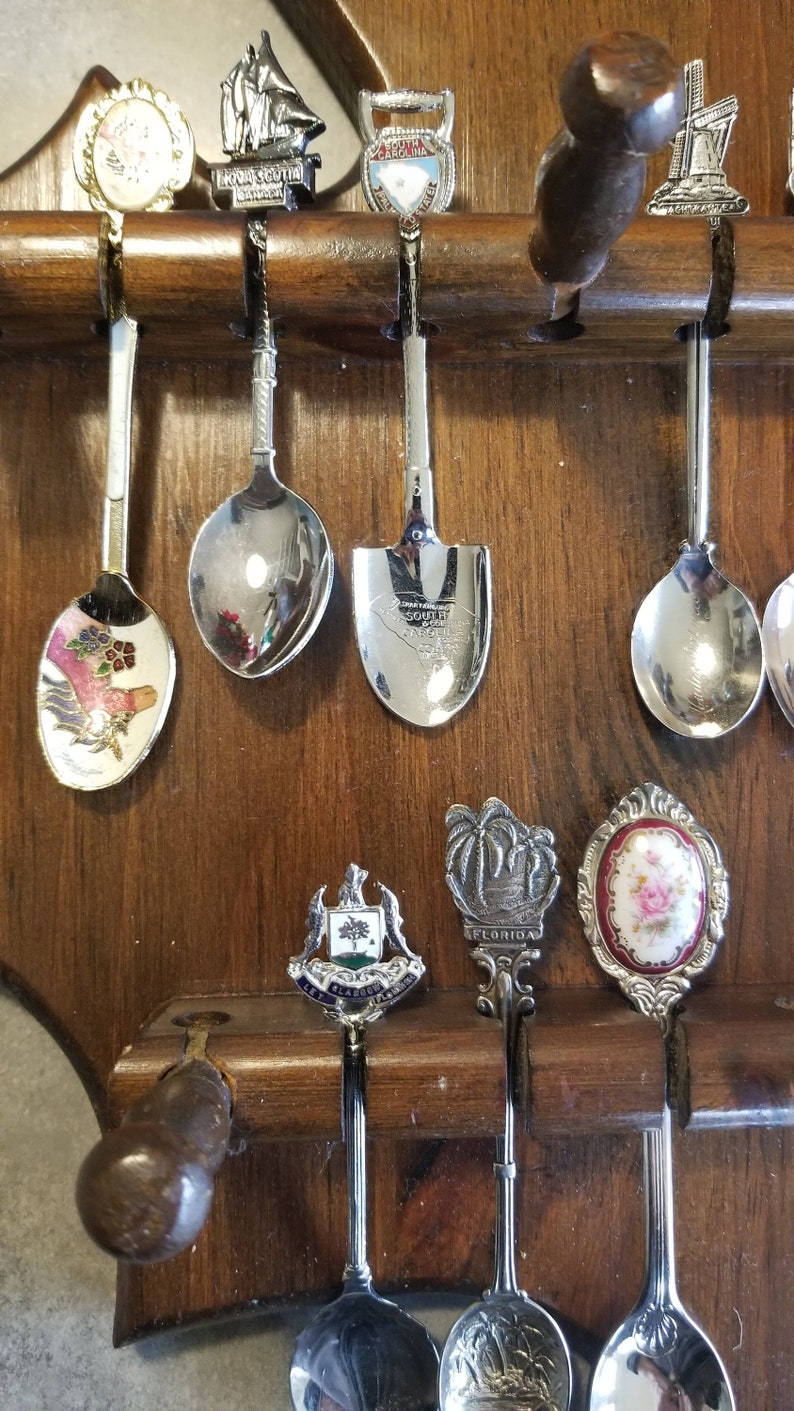 Vintage Maple Leaf Collector Spoon Rack and 14 Spoons - Etsy