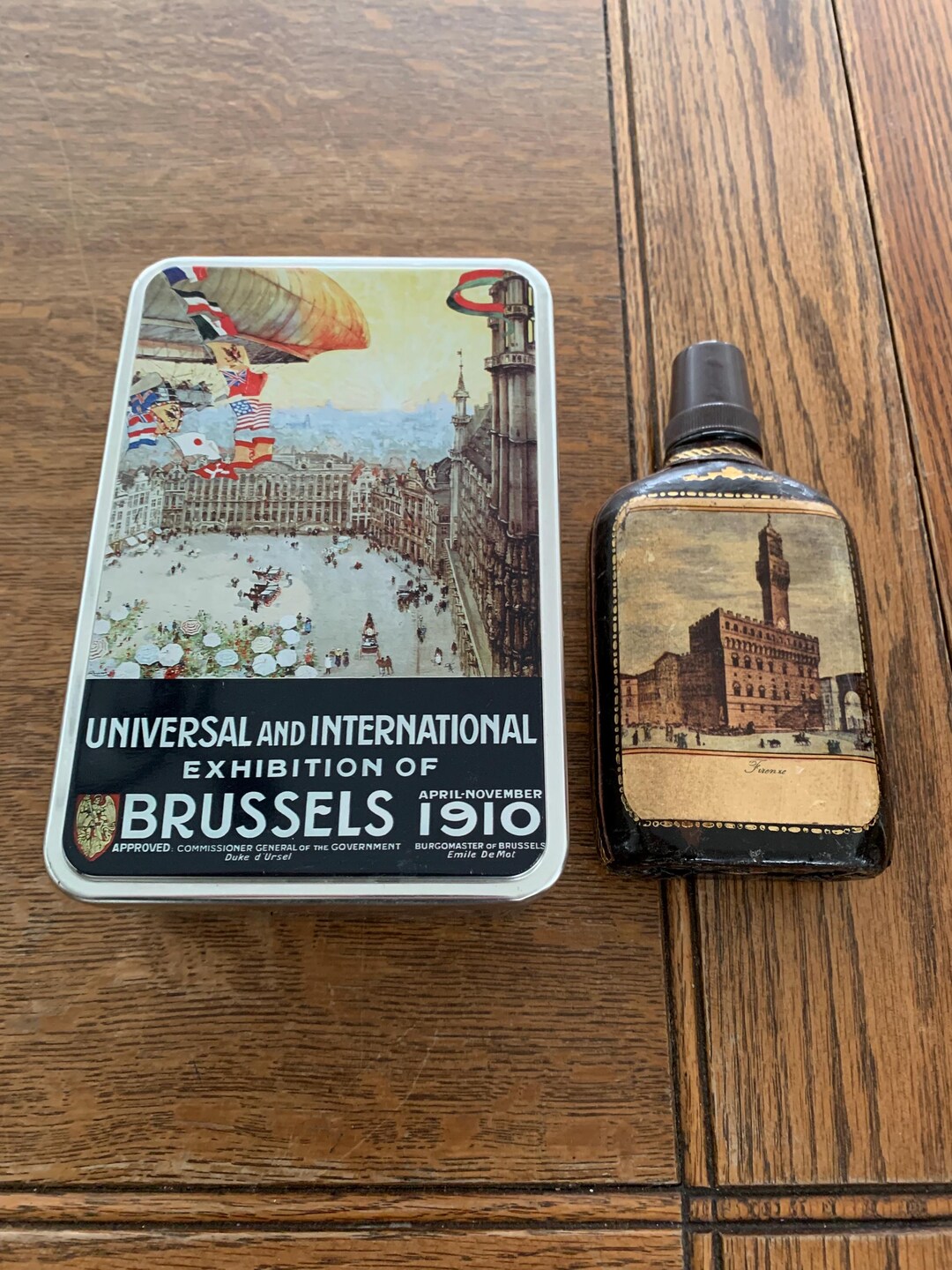 Vintage Flask in Florentine Leather Featuring the Palazzo Vecchio With ...