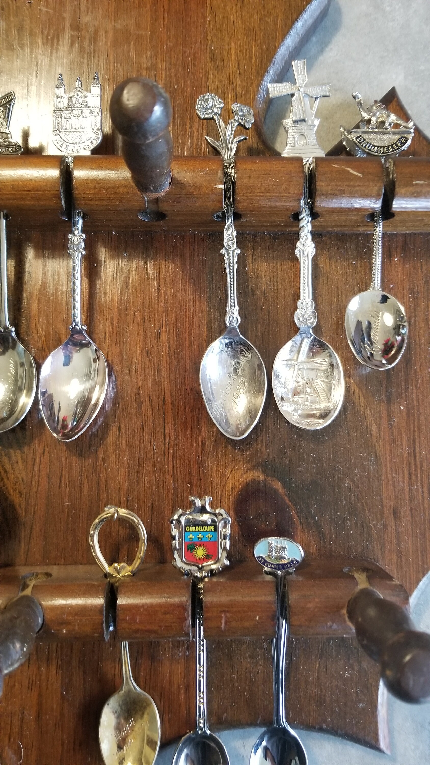 Vintage Maple Leaf Collector Spoon Rack and 14 Spoons - Etsy