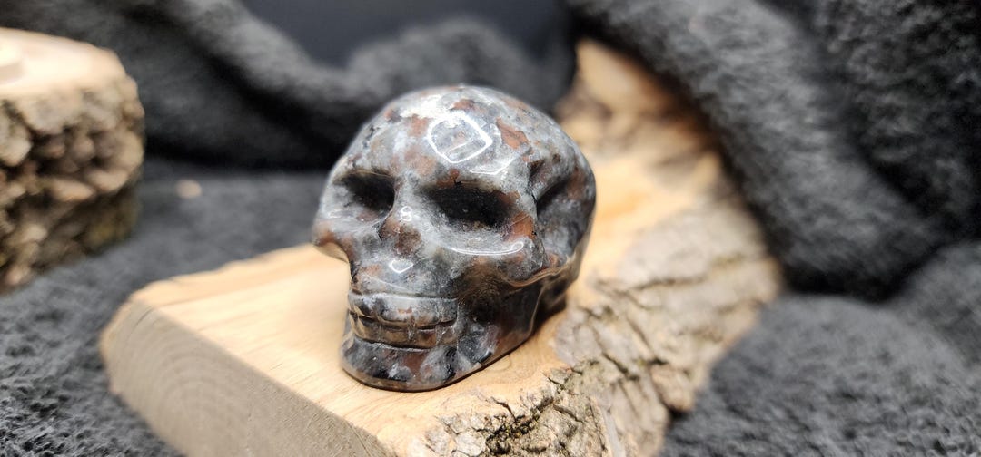1.25 Inch Yooperlite Skull - UV Reactive Hand-carved Crystal Skull - Etsy