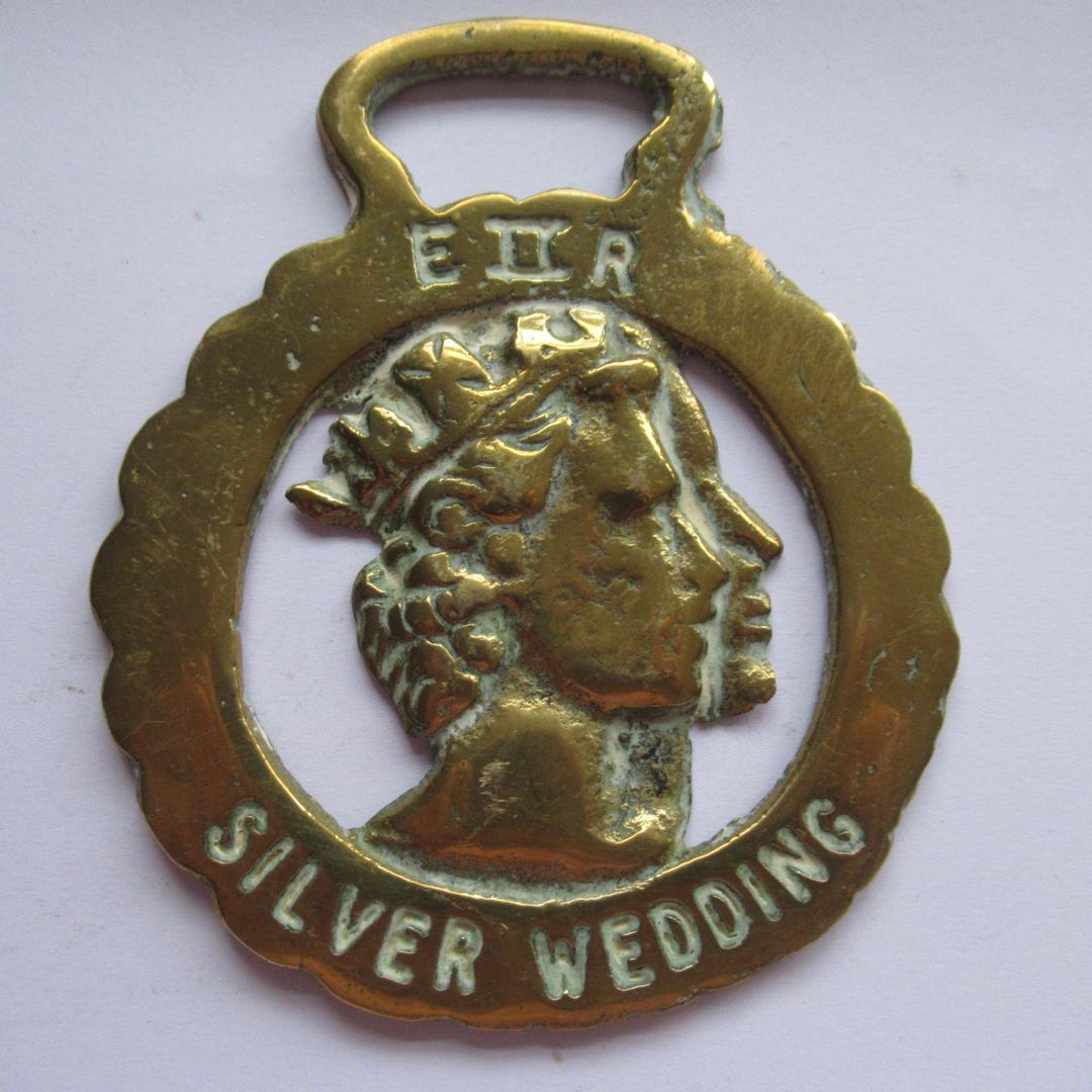 Vintage Horse Brass Queen Elizabeth II and Prince Philip Silver Jubilee ...