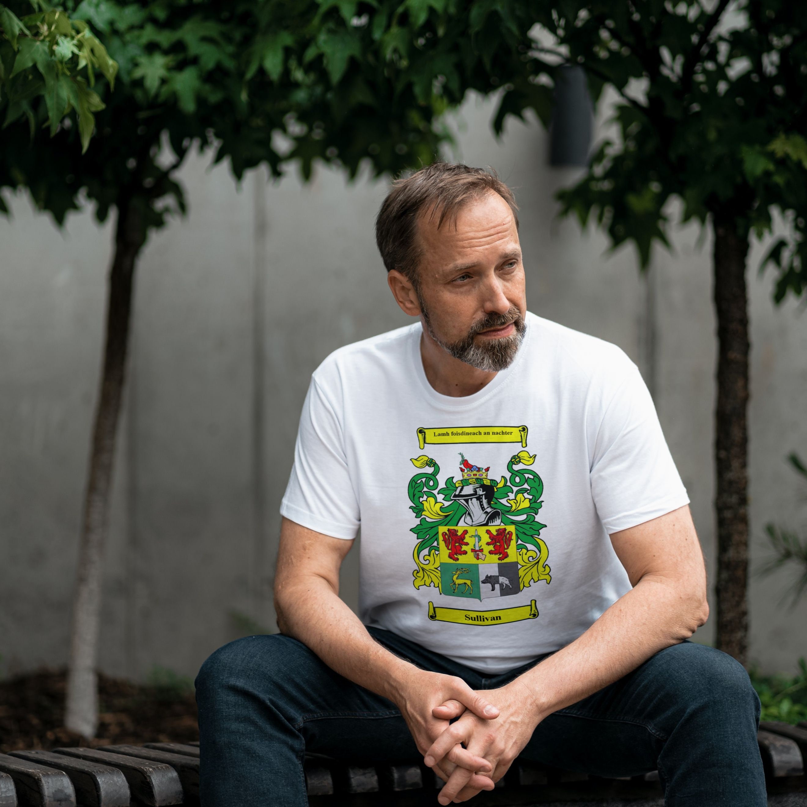 T-shirt With Large Family Crest / Coat of Arms - Etsy