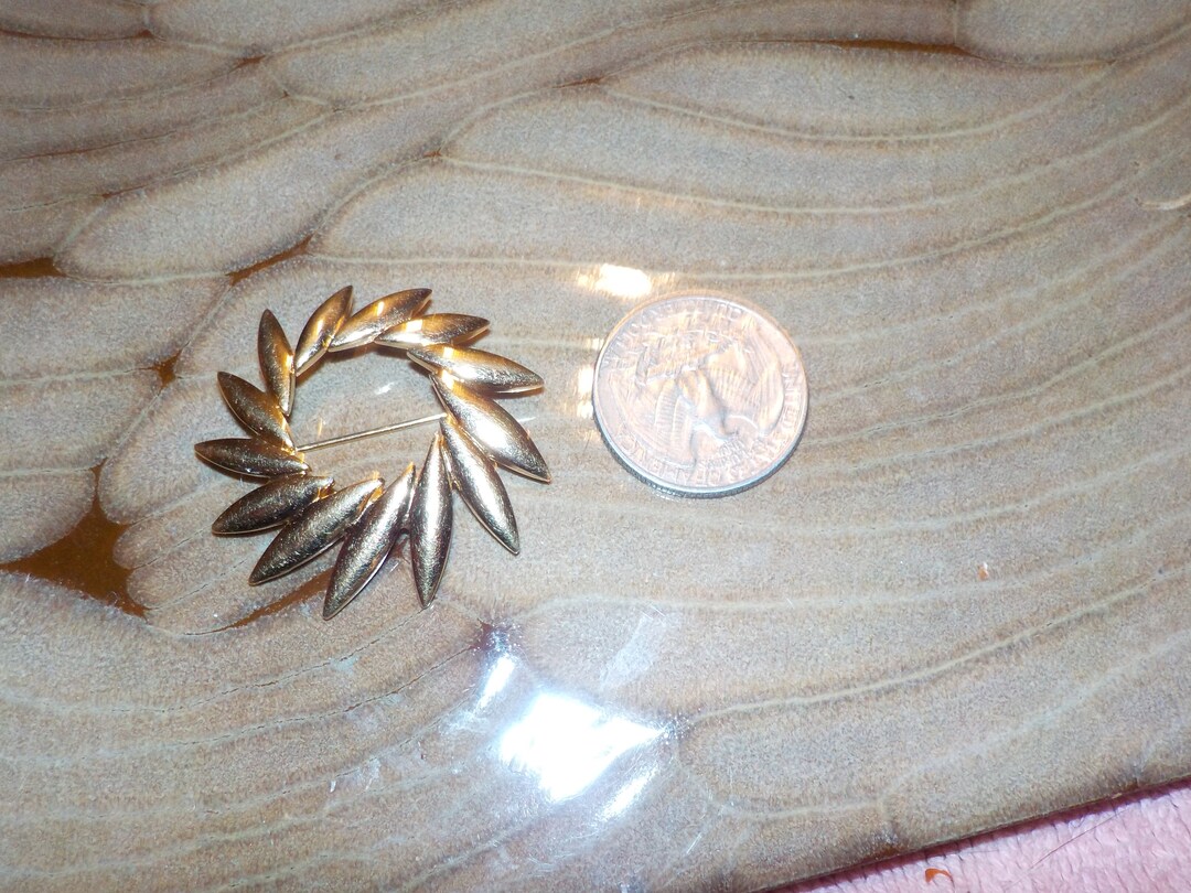 Monet Leaf Wreath Lapel Pin. Signed - Etsy