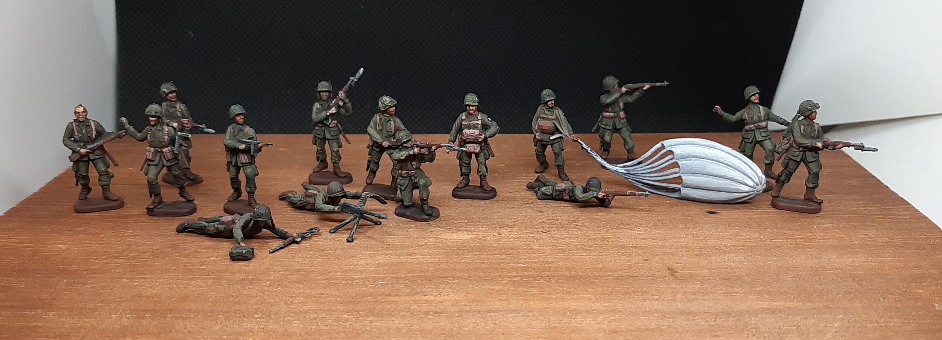 Figures Scale 1/72 US Paratroopers WW2 (15 Soldiers), Miniatures by ...