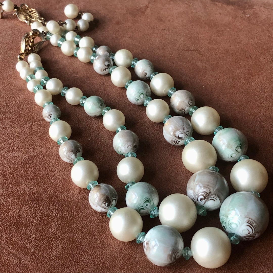 CLASSIC 2 STRAND NECKLACE. Probably 1950s. Jumbo Plastic Beads in Cream ...