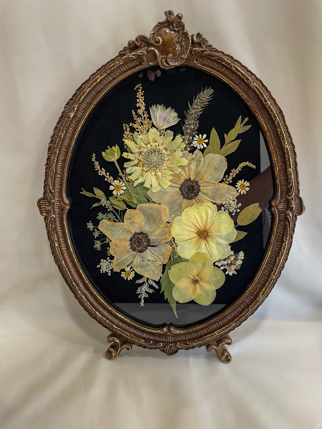 Custom Pressed Flower Arrangement | Vintage Style Oval Frame - Etsy