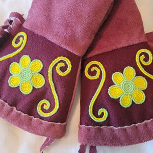 VTG OJIBWAY Beaded Gauntlet Mittens, Floral Beadwork Detail, Moose Hide ...