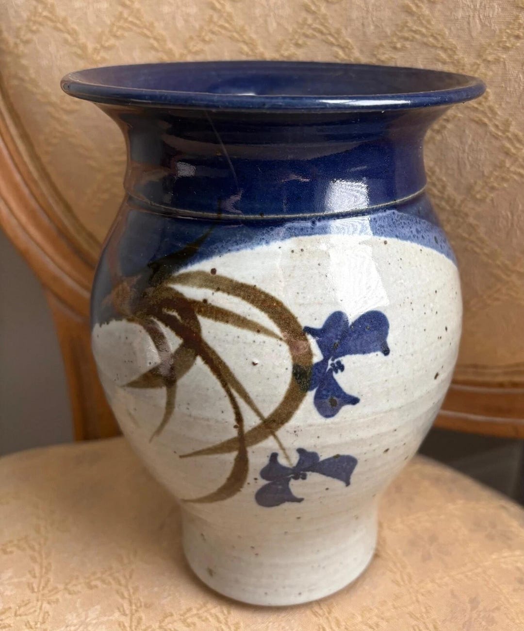 Vintage Signed Pottery Vase Dark Blue Flowers Stoneware Hand-painted 7. ...