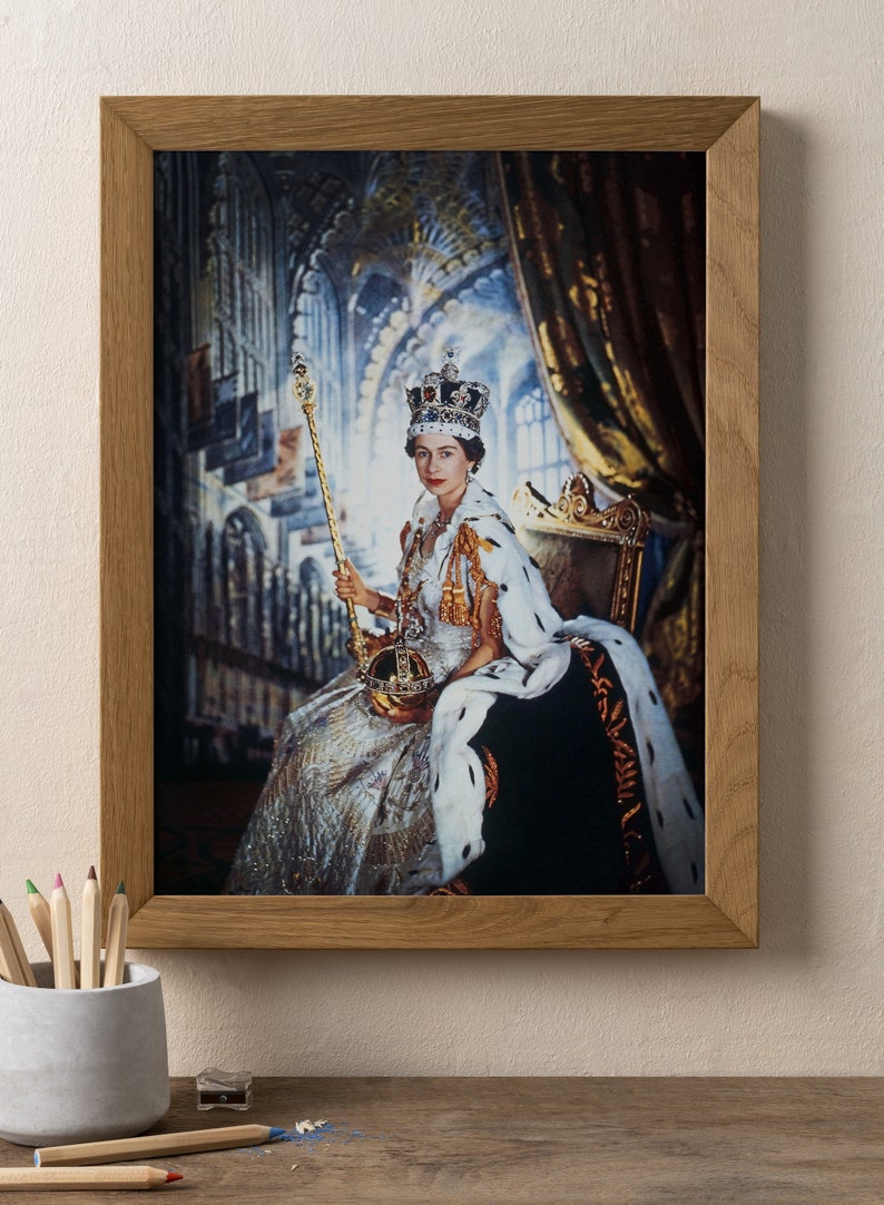Queen Elizabeth II Print, Royal Portrait Photo,digital Printable Wall ...