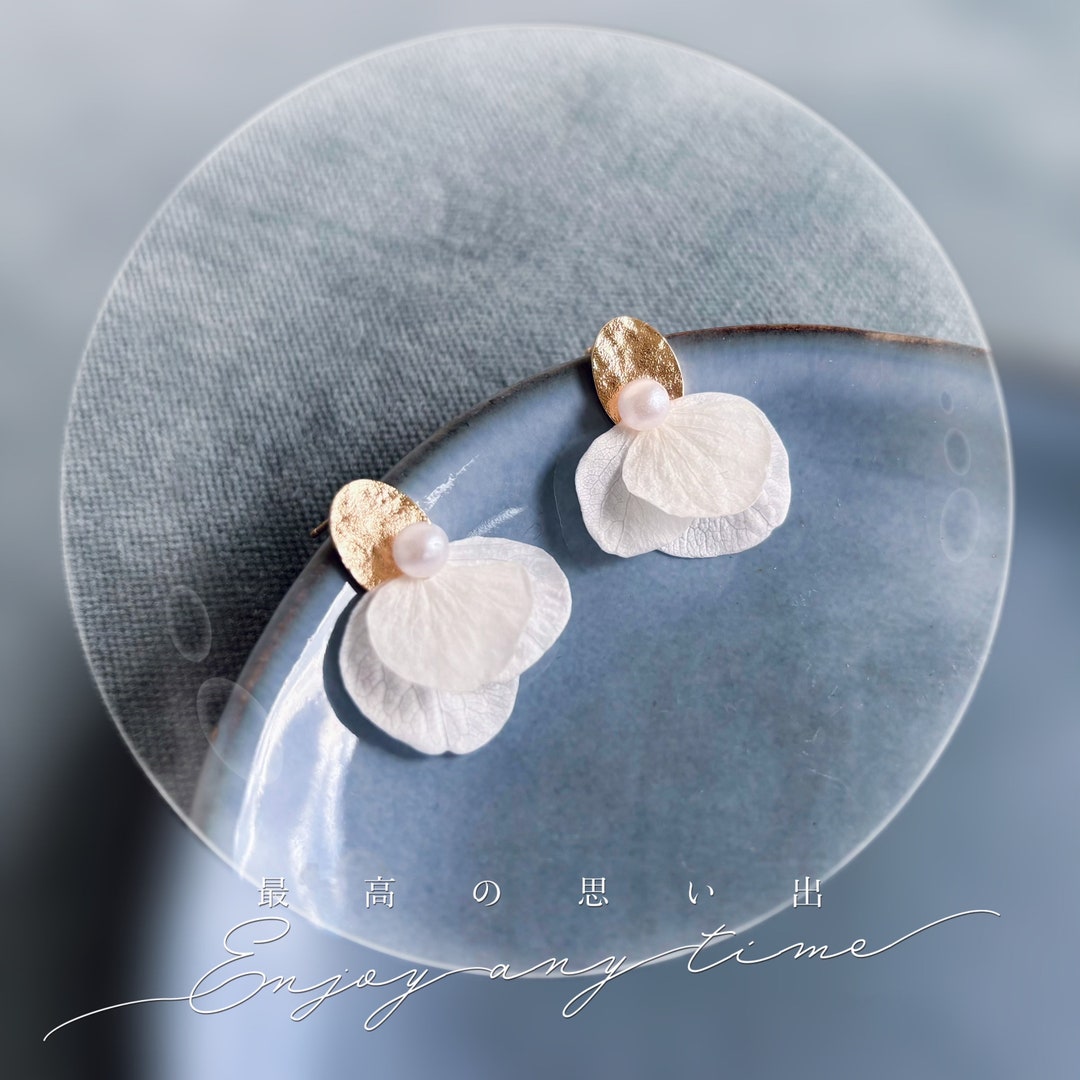 JENNIE Ear Clips for Non-pierced Ears Hammered Gold With Pearl and ...