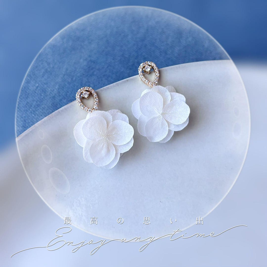 GINNIE - Bridal Earrings With a White Preserved Hydrangea Flower ...