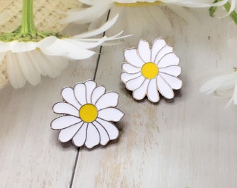 Daisy Pin Badge - Etsy