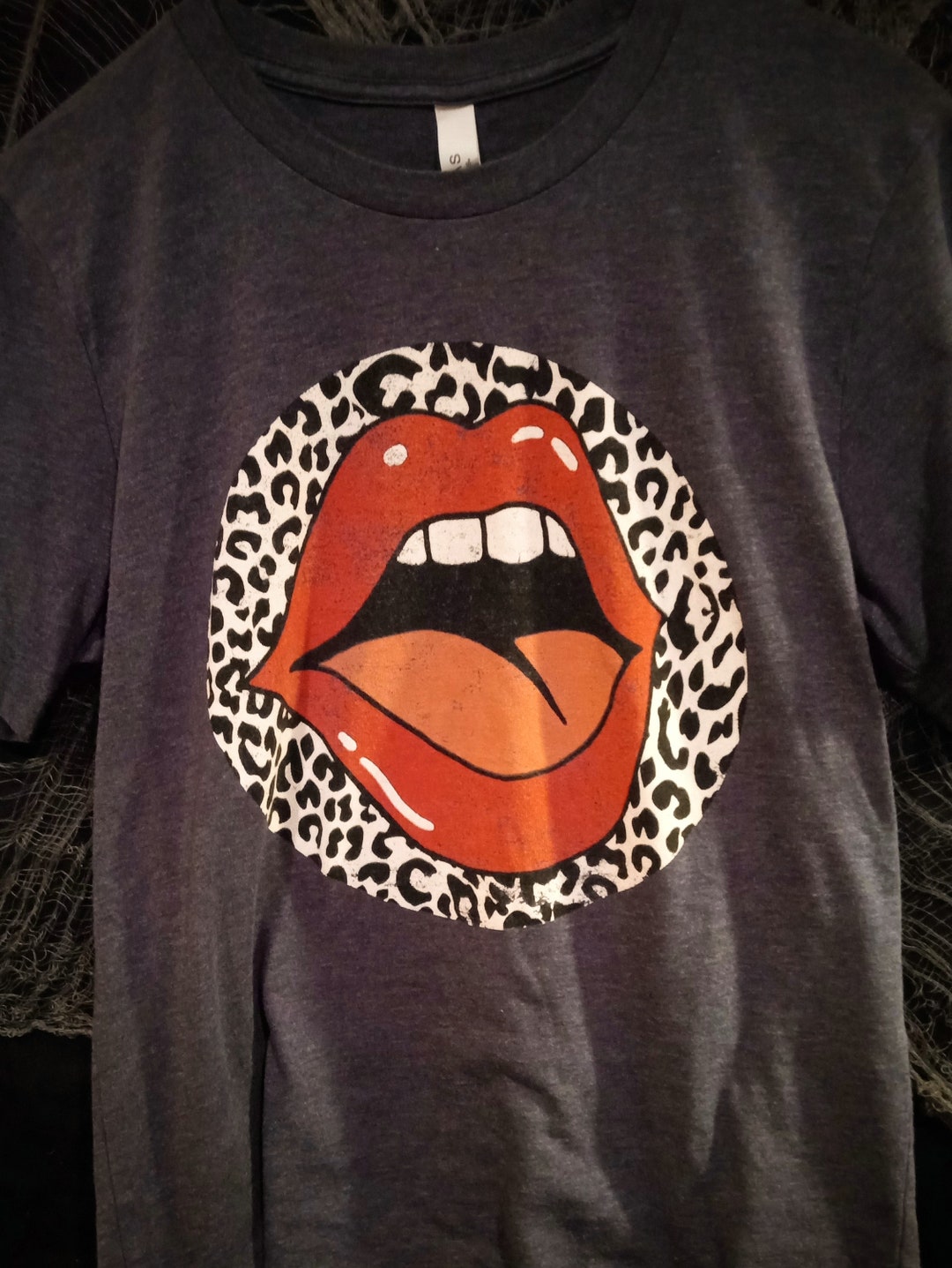 Big Mouth Red Lips T-shirt Adult Small Gray Retro Crewneck Shirt ...