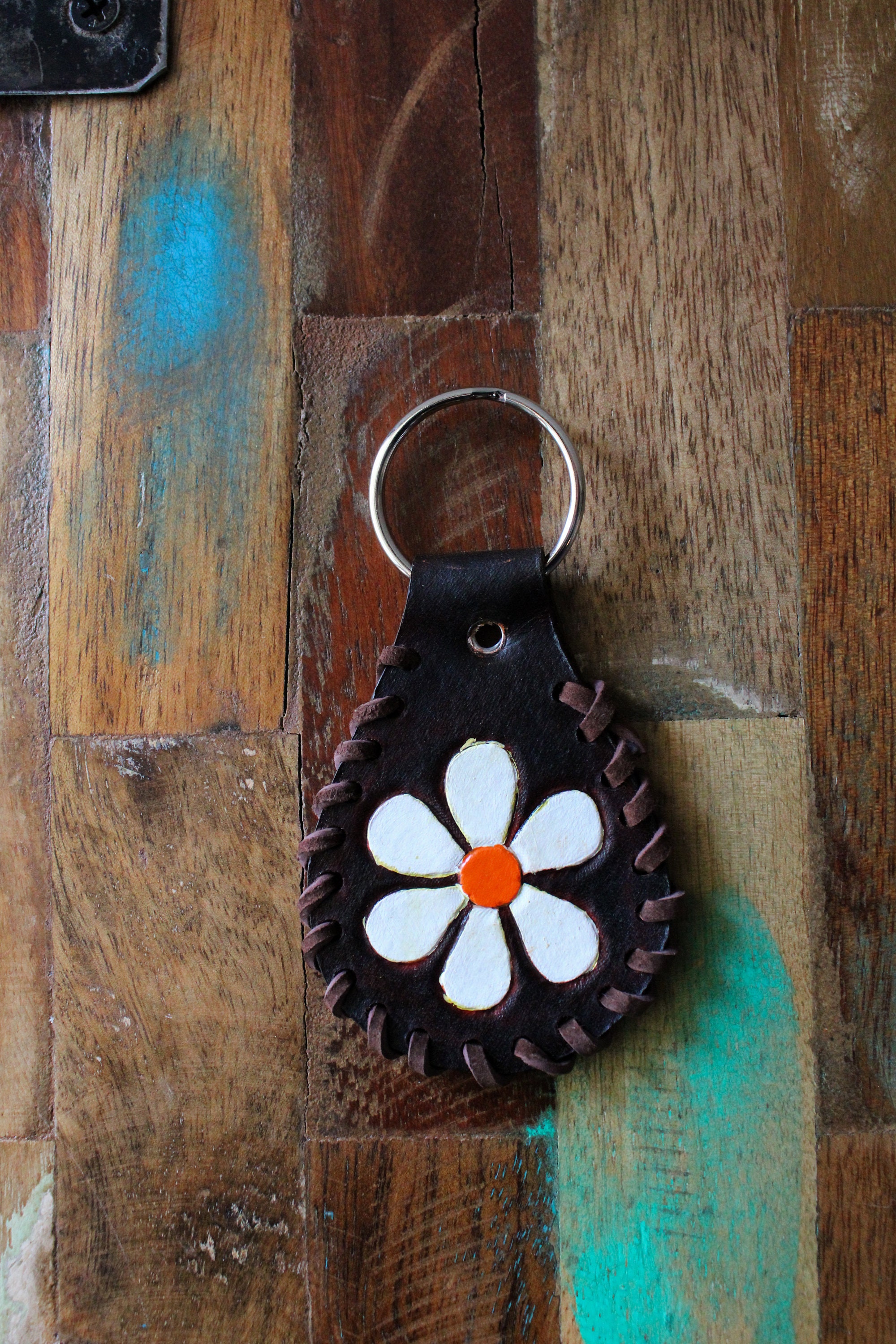 Daisy Daydream Leather Keychain - Etsy
