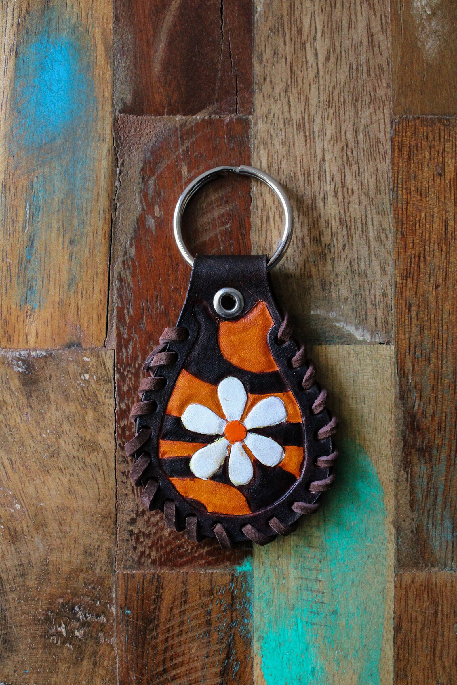 Daisy Daydream Leather Keychain - Etsy