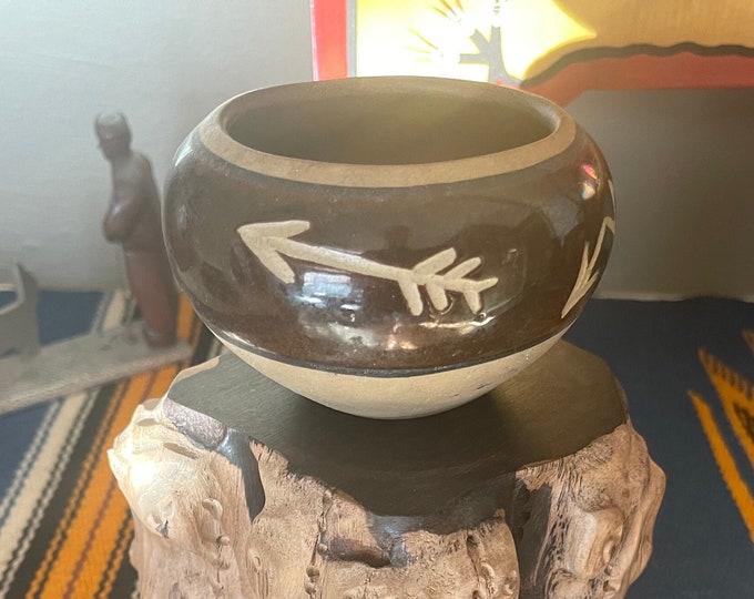 Native American Handmade Style Pot With BS Signature - Etsy