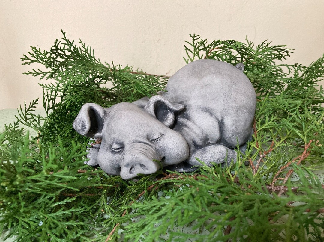 Happy Pig Statue | Large Sleeping Pig Garden Statue | Pigs Gifts ...
