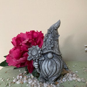 Gnome Sunflower Garden Statue | Concrete Garden Gnome Holding Sunflower ...