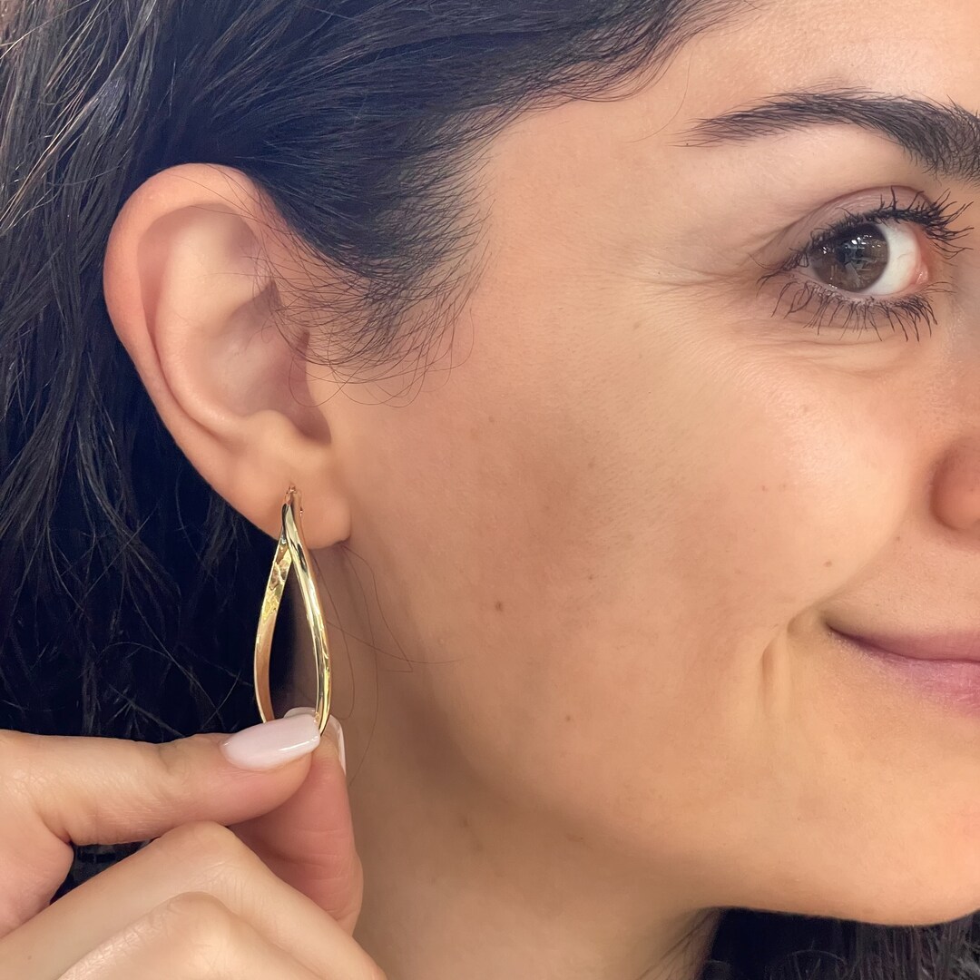 14k Yellow Gold Oval Hoop Earrings Shiny Italian Gold Wavy Earrings ...