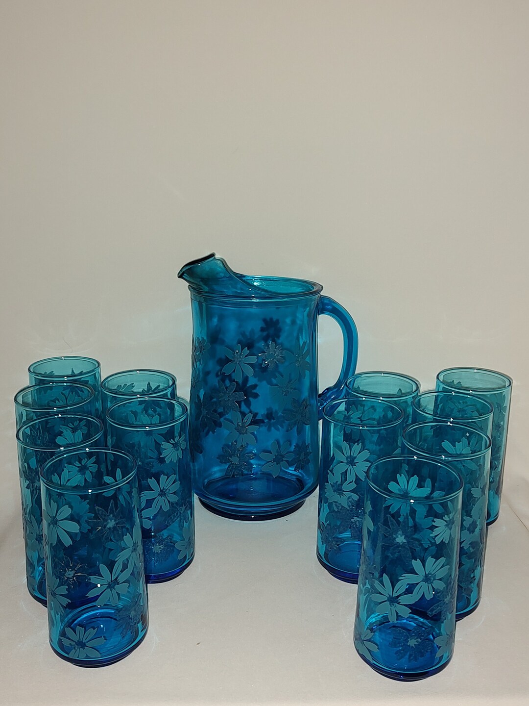 Vintage Daisy Glass Pitcher and 12 Drinking Glasses. Blue. Daisies Iced ...