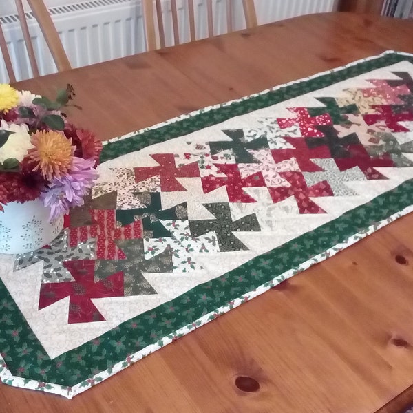 Quilted Valentine Table Runner - Etsy