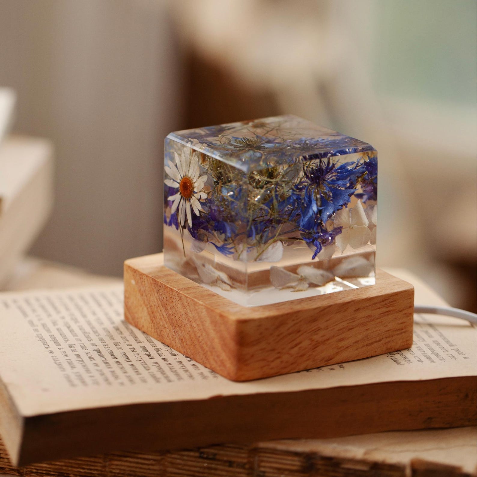 Resin Flower Night Light – Epoxy Lamp With Real Dried Flowers – USB ...