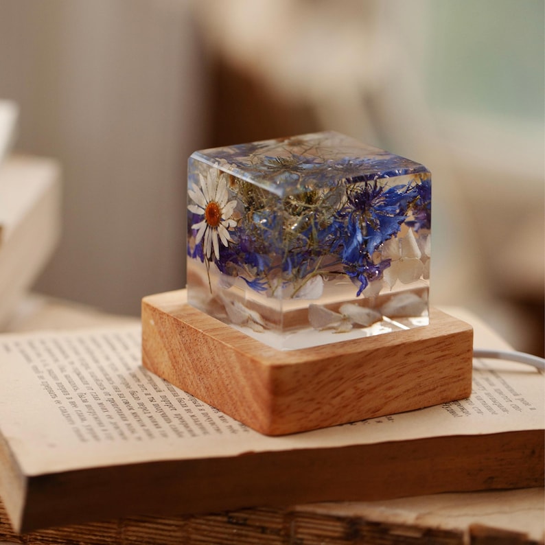 Resin Flower Night Light – Epoxy Lamp With Real Dried Flowers – USB ...