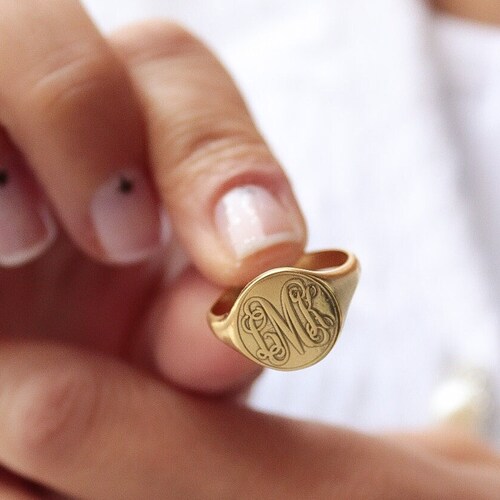 Custom Round Signet Ring in 14k Solid Gold / Personalized - Etsy