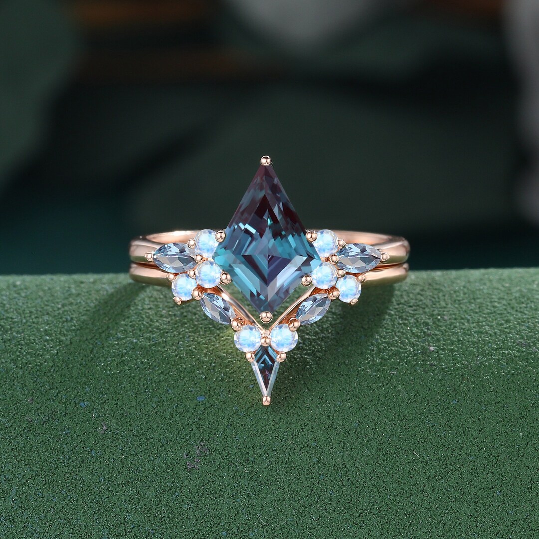Kite Cut Alexandrite Engagement Ring Set Unique Rose Gold Kite Cut ...