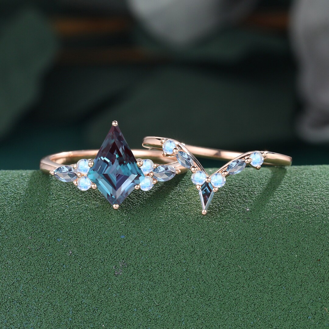 Kite Cut Alexandrite Engagement Ring Set Unique Rose Gold Kite Cut ...