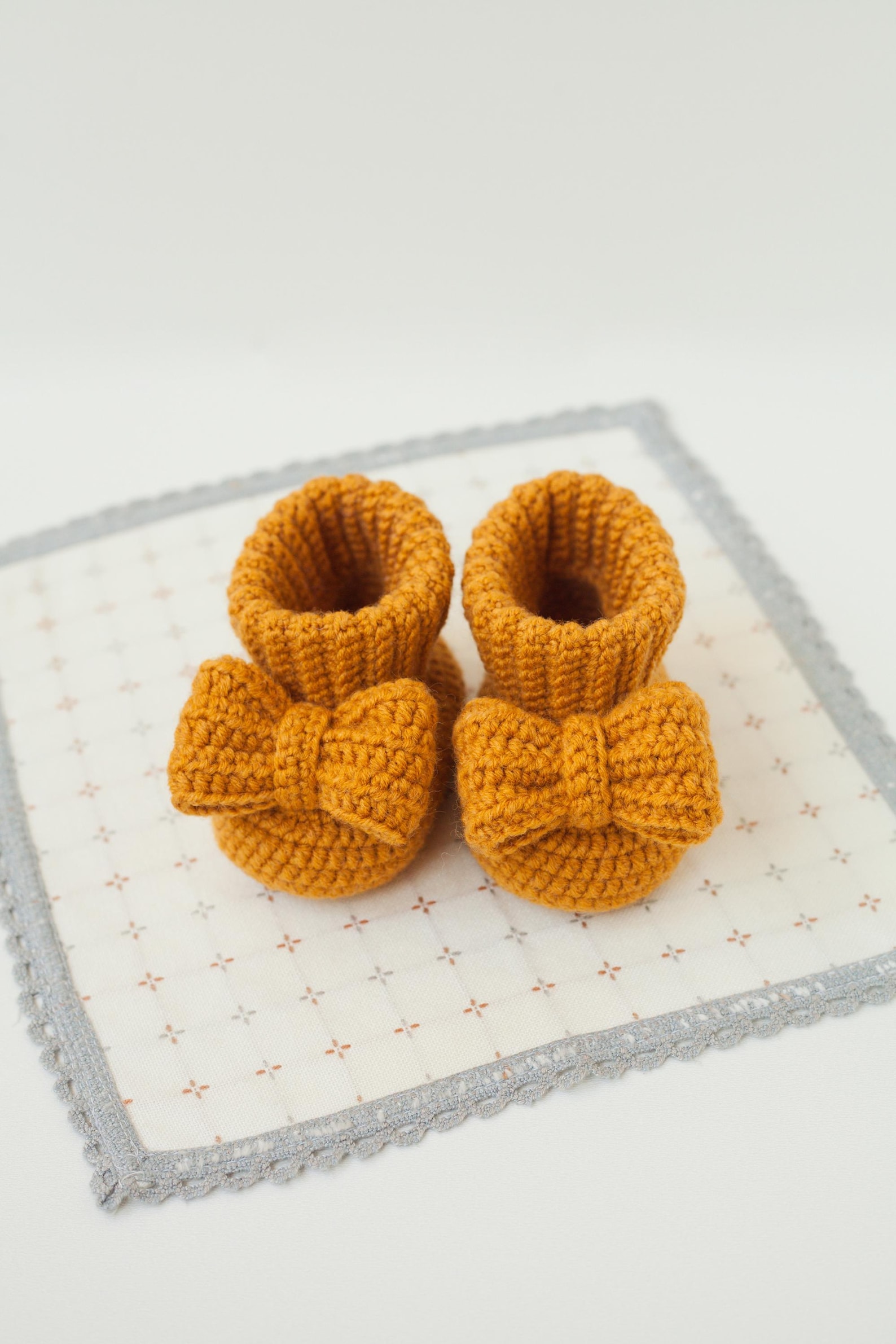 Bow Baby Booties Crochet Pattern 0-12 Months, Newborn Girl Shoes ...
