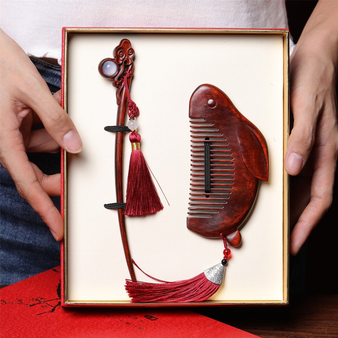 Rabbit Wood Comb, Vintage Hair Stick, Mother's Day, Tassel Comb, Comb ...