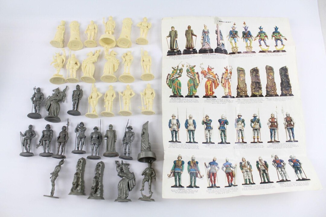 Ultra-rare, Vintage Medieval Themed Plastic Chess Set - Complete With ...