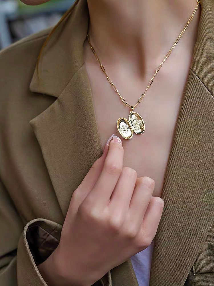 14k Solid Gold Oval Locket Necklace/ Oval Locket Pendant/ - Etsy