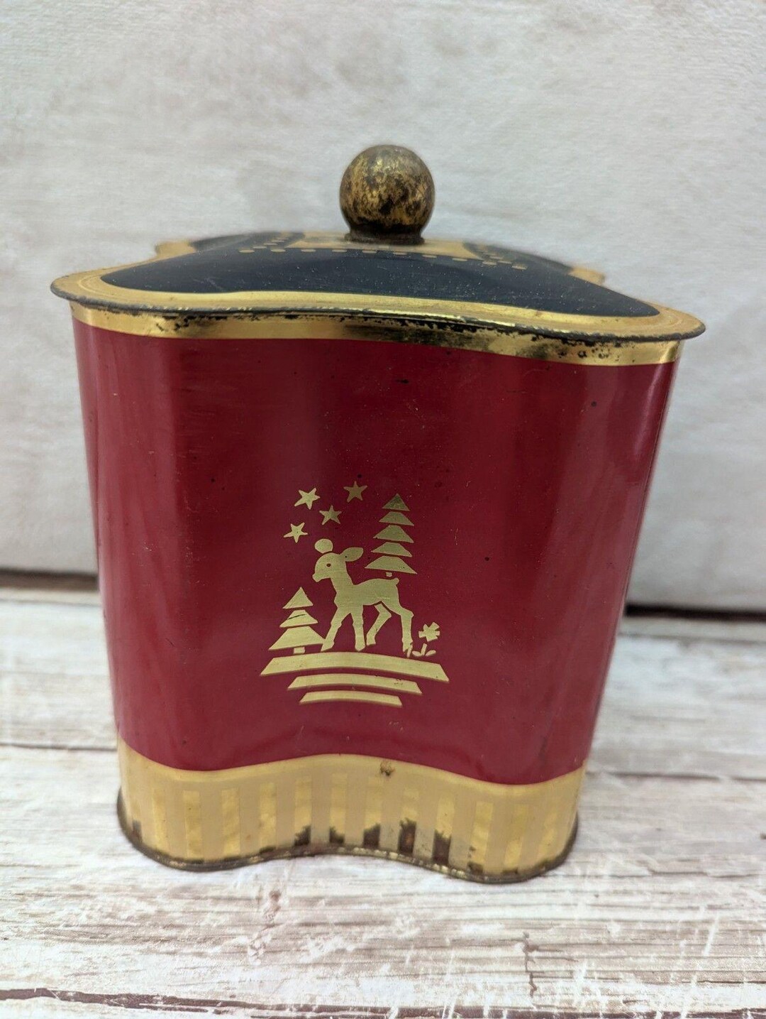 Vintage Tea Tin Box Lid Red Black and Gold Hunter Fawn Reindeer EMPTY ...