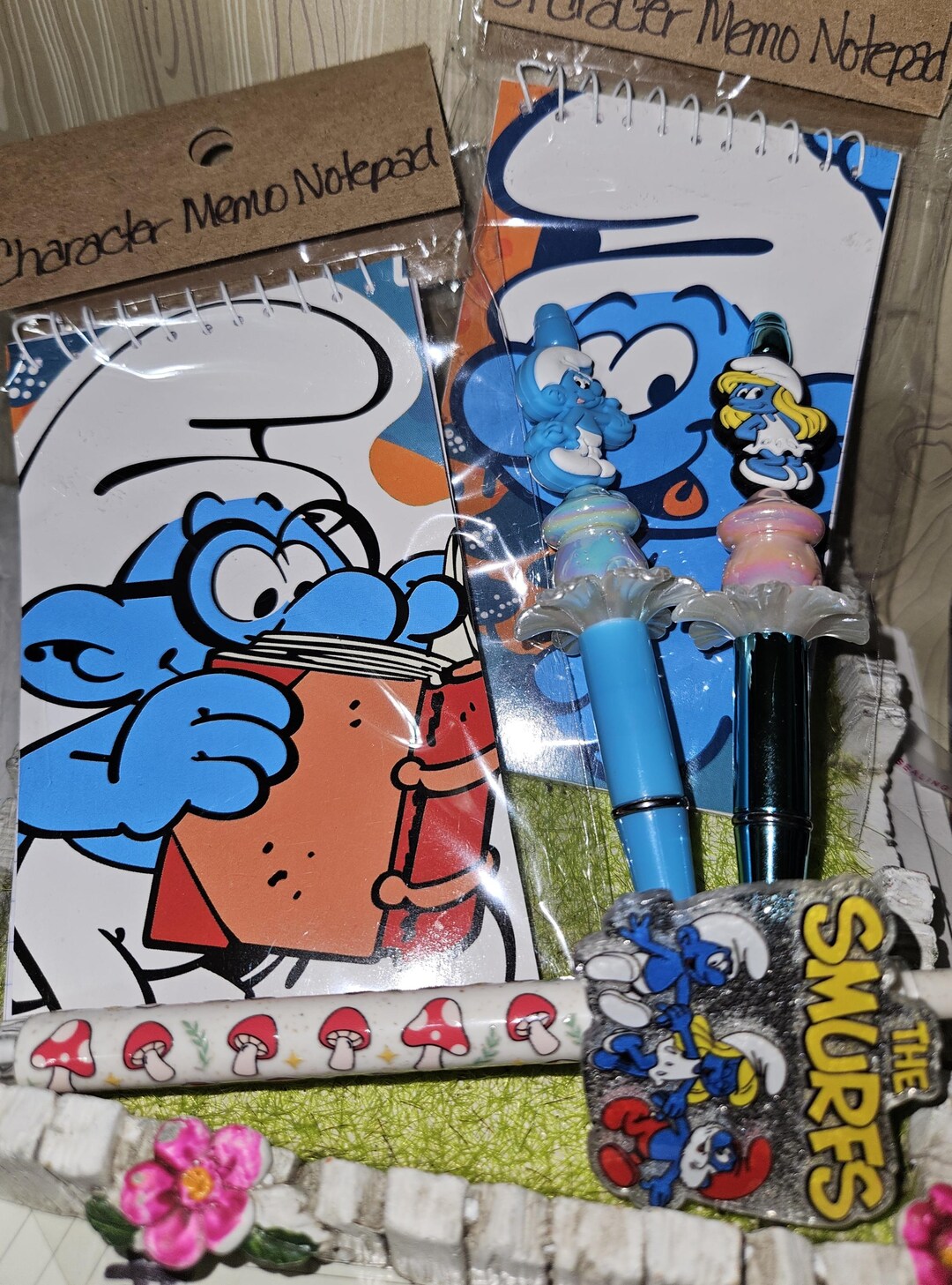 Retro Cartoon Items. 80s and 90s Theme Cartoon Characters and Fun Items ...